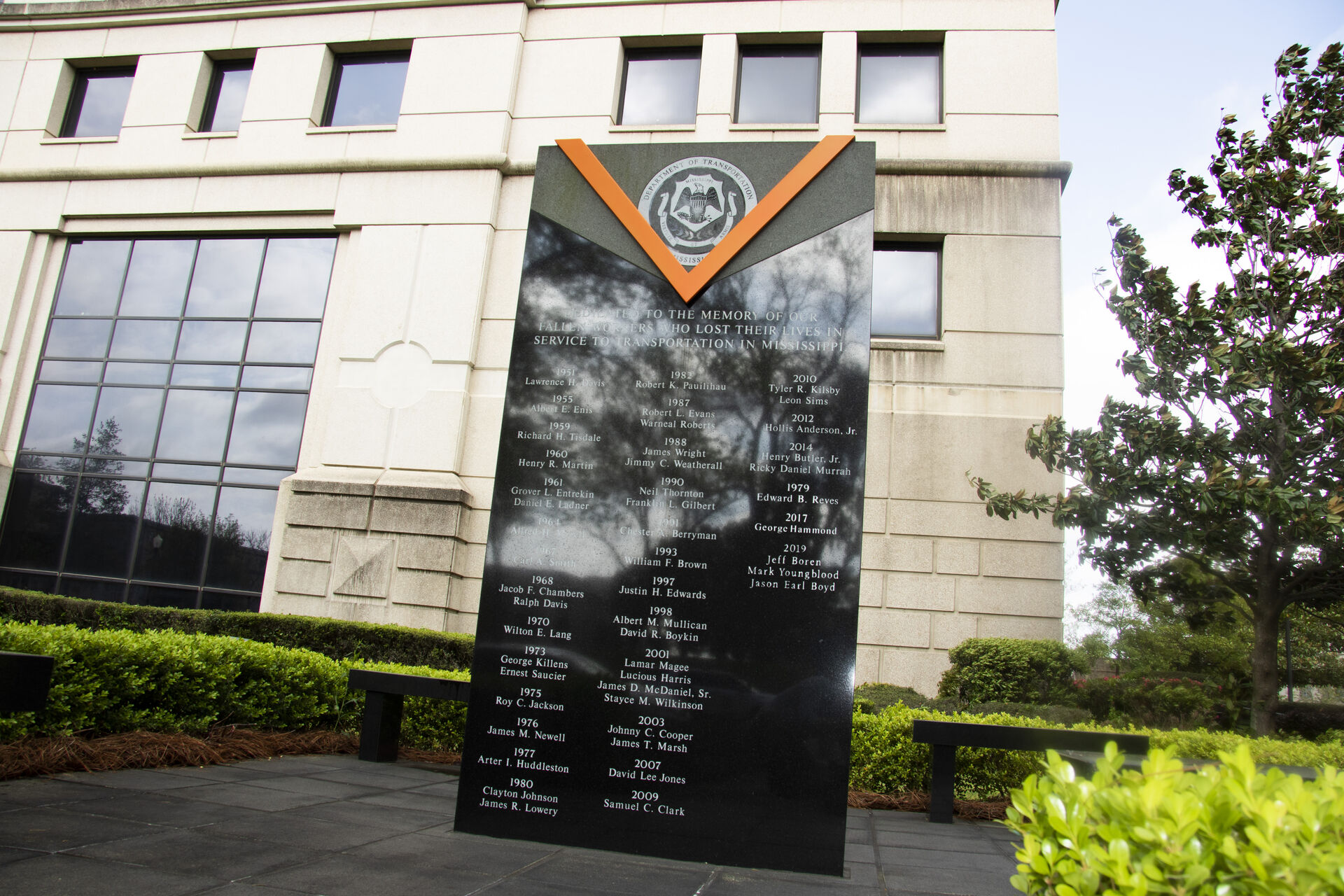 VIDEO: MDOT honors fallen workers at memorial ceremony in Jackson